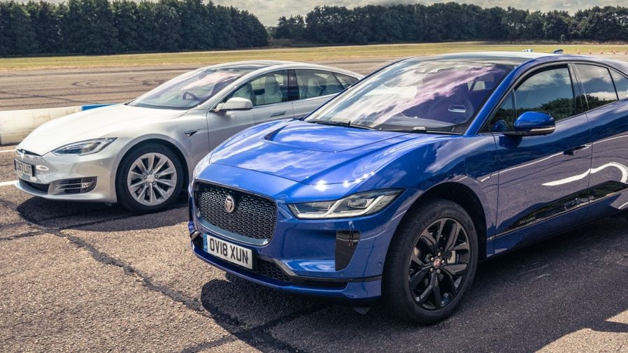 VIDEO: Tesla Model S versus Jaguar I-Pace, wat is sneller in een rechte ...