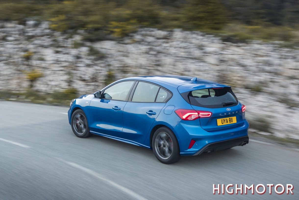 2018_FORD_FOCUS_DRIVE_ST-LINE__20