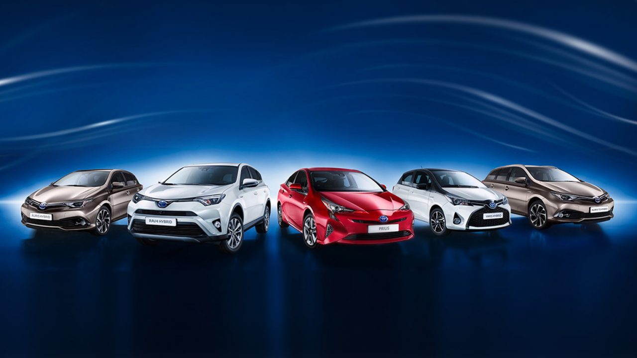 Record Toyota Sells More Than 100 000 Hybrid Cars In Two Years
