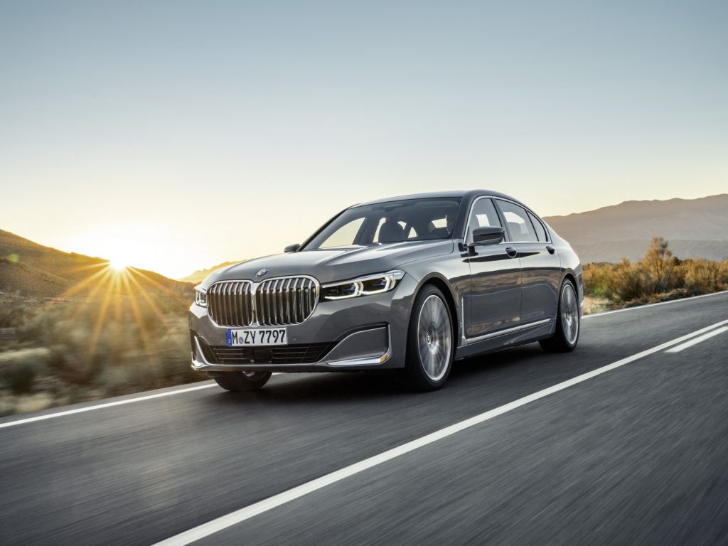 BMW 7系向我们展示了其全新而壮观的车身