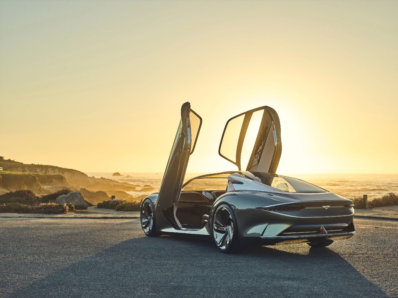 El Bentley EXP 100 GT Concept en Pebble Beach en cabeza