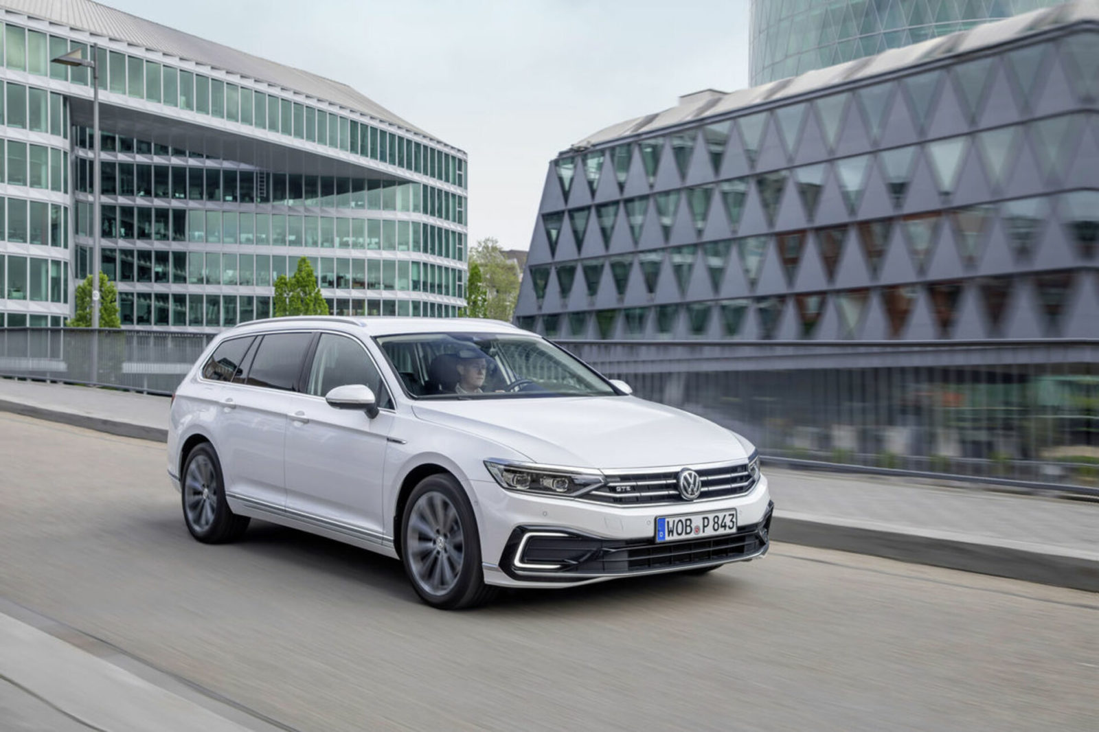 El Volkswagen Passat GTE PHEV tendrá más autonomía y una batería mucho ...
