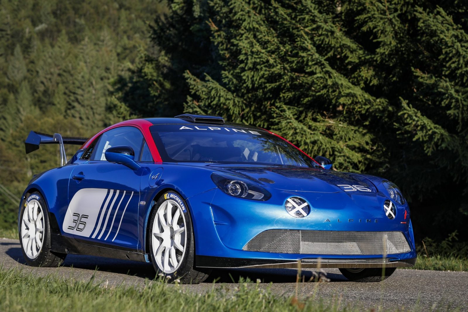 De Alpine A110 Rally staat al te popelen om het asfalt op te gaan