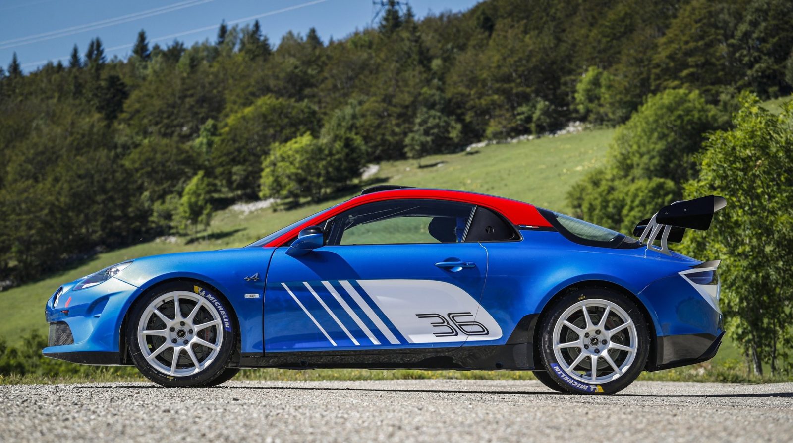De Alpine A110 Rally staat al te popelen om het asfalt op te gaan