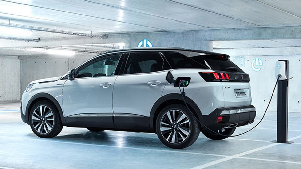 Peugeot 3008 GT Hybrid4: 300 horsepower for the French PHEV