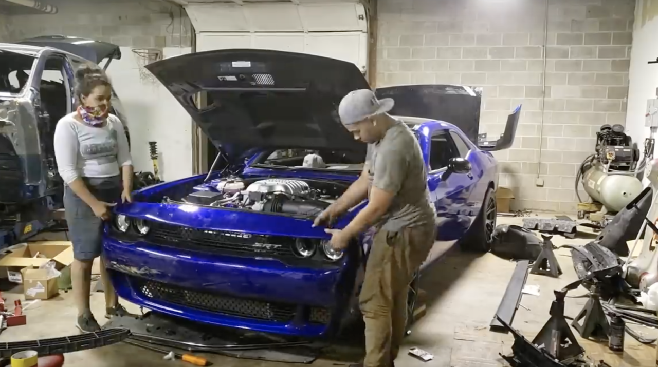 Un Dodge Challenger Hellcat restaurado tras un incendio