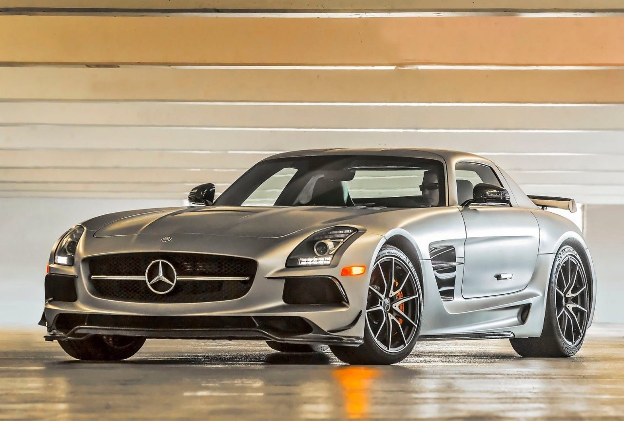 2020 年售出兩輛全新梅賽德斯-奔馳 SLS AMG