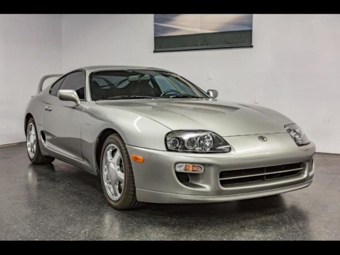 Este Toyota Supra MK4 atinge meio milhão de dólares