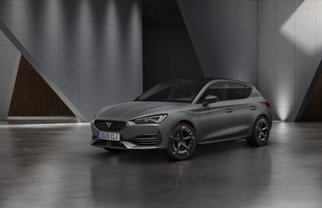 Video This is how the CUPRA Leon PHEV sounds and accelerates