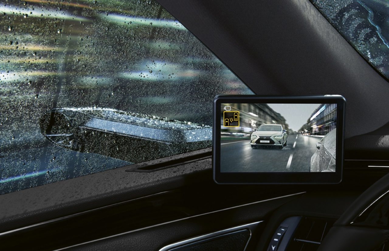 The Lexus ES 300h will debut digital rearview mirrors