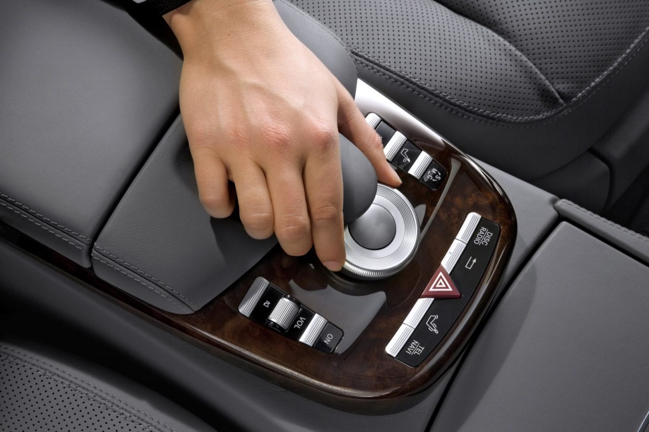 Los botones físicos son más prácticos que las pantallas