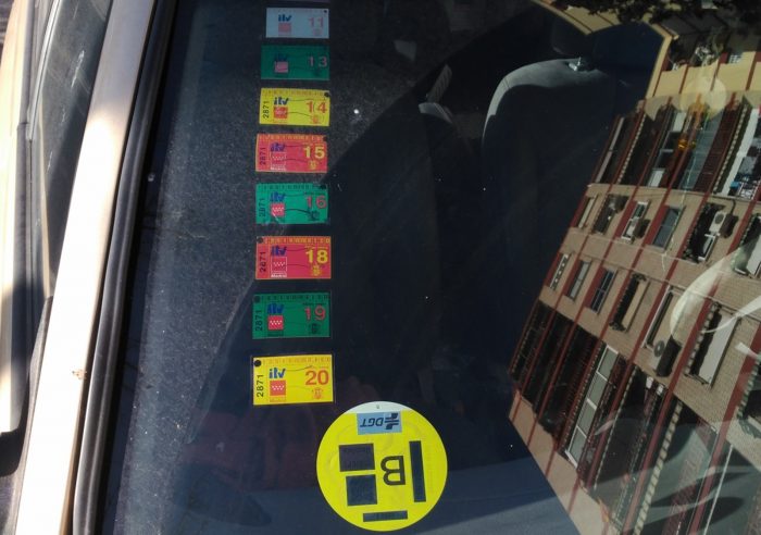 Pourquoi la couleur de l’autocollant CT change-t-elle