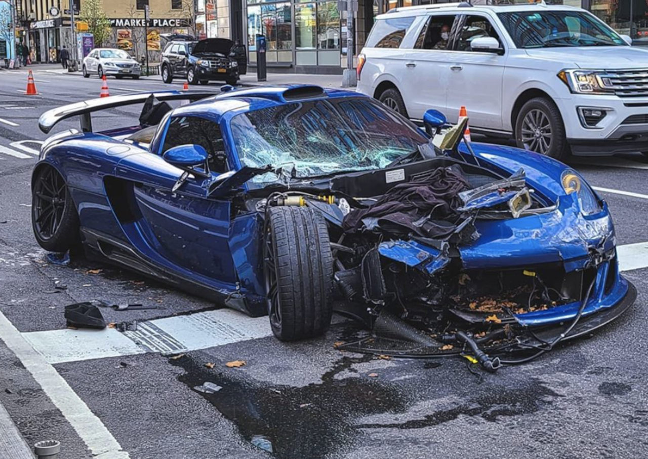 A Porsche Carrera GT crashed in New York
