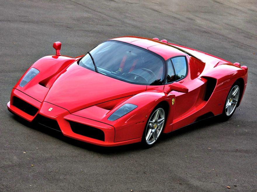 Ferrari Enzo contre Maserati MC12, qui va gagner