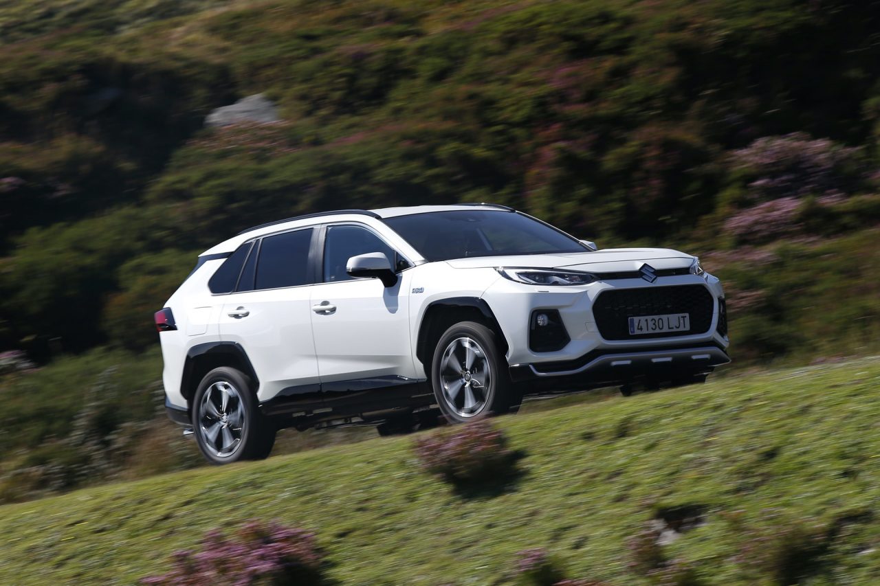 Testăm noul hibrid plug-in Suzuki Across