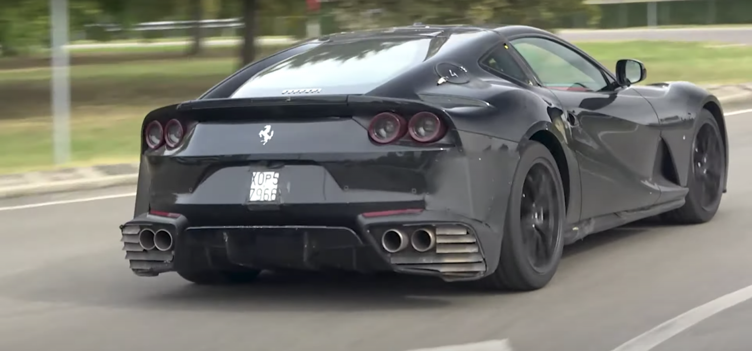El futuro Ferrari 812 "TDF" se deja ver como mula de pruebas