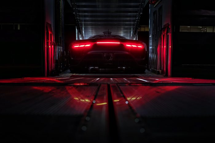 Mercedes-AMG ONE va debuta familia E Performance