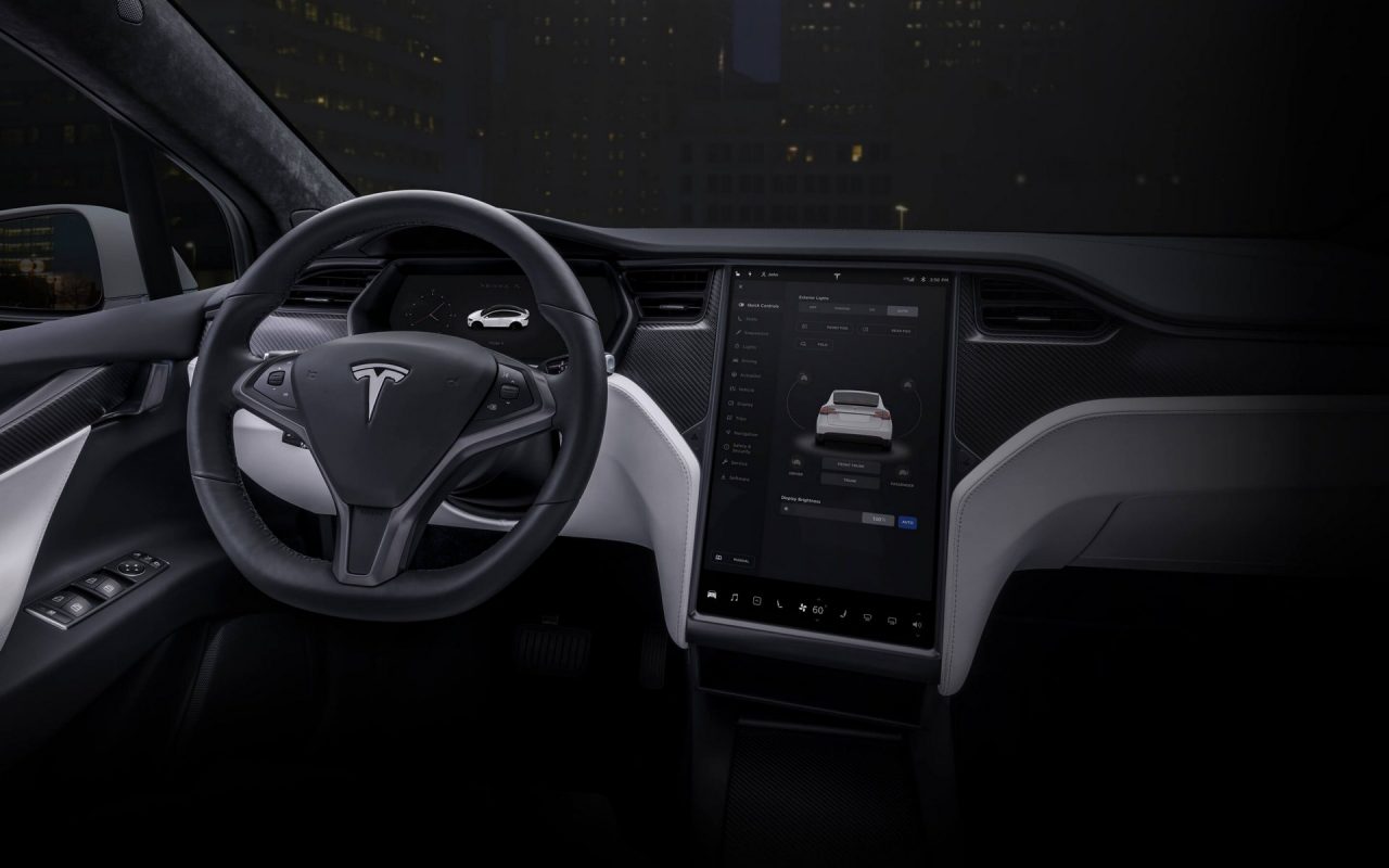 Tesla returns to practicality: the turn signal lever returns