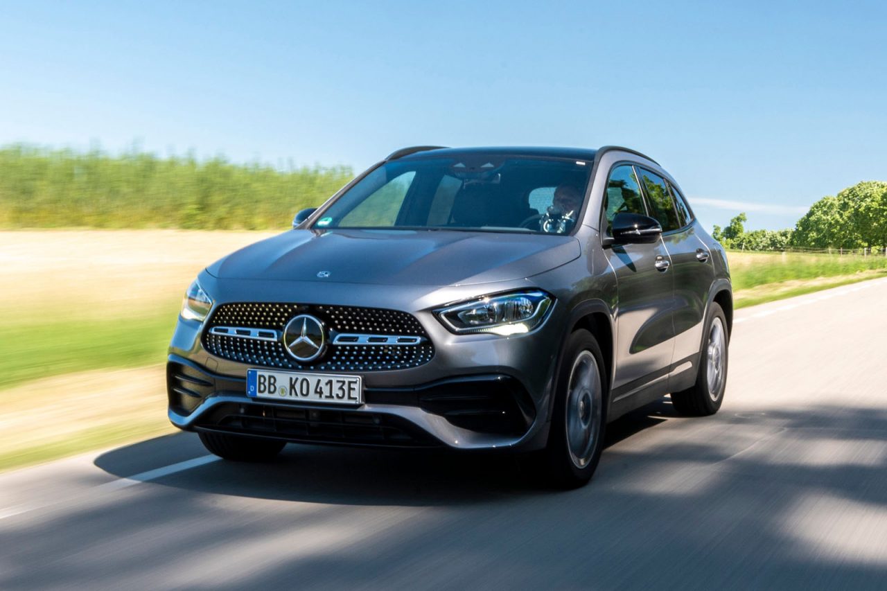 Mercedes EQA vs GLA 250e PHEV: solo 1.100 euros entre ellos