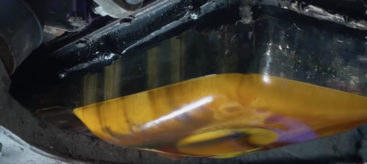 ¿Qué pasa en el cárter de tu coche cuando lo arrancas?