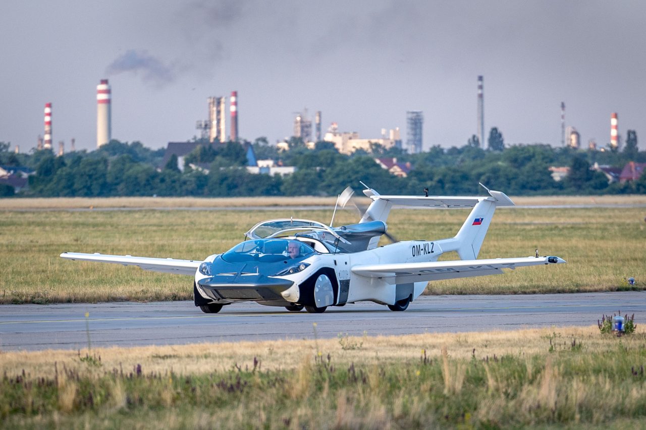 Habemus vliegende auto! De AirCar met BMW-motor gaat al de lucht in
