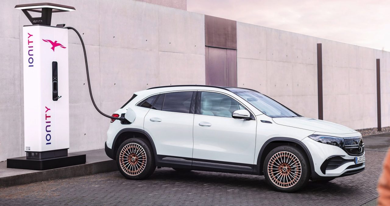 Mercedes presents its plans to electrify by 2030