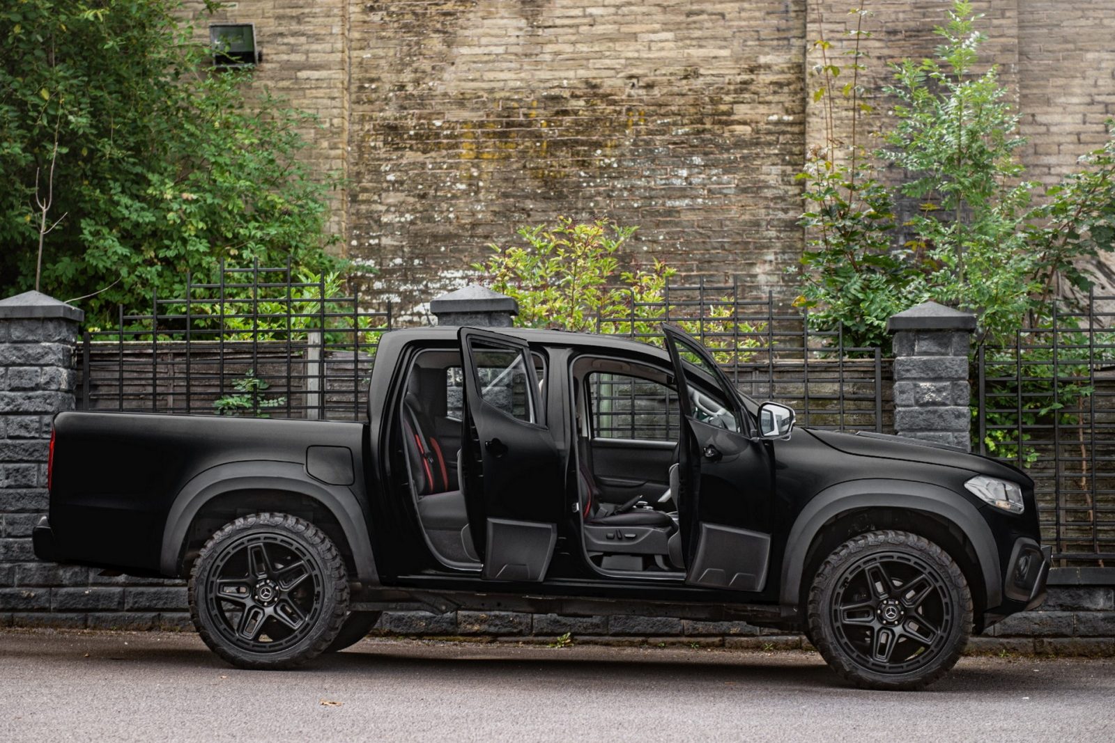 The Dark Destroyer, the transformed Mercedes pick-up