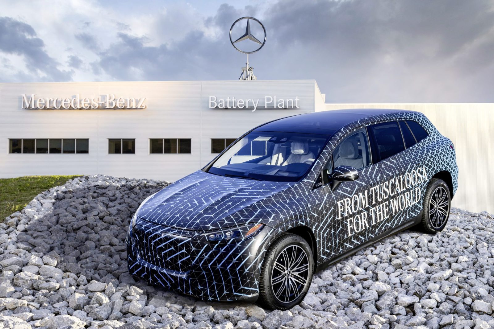 We meet the Mercedes-Benz EQS SUV before its presentation