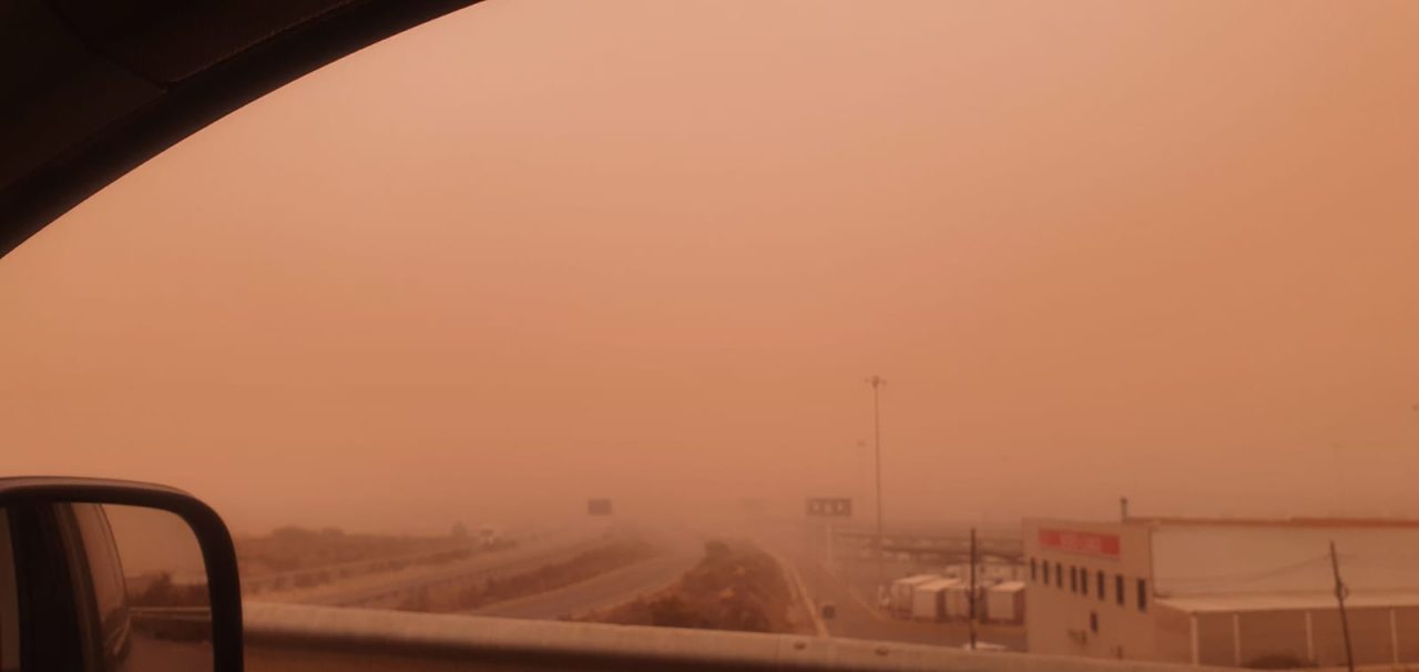 Conducir con calima, ¿qué debes tener en cuenta?