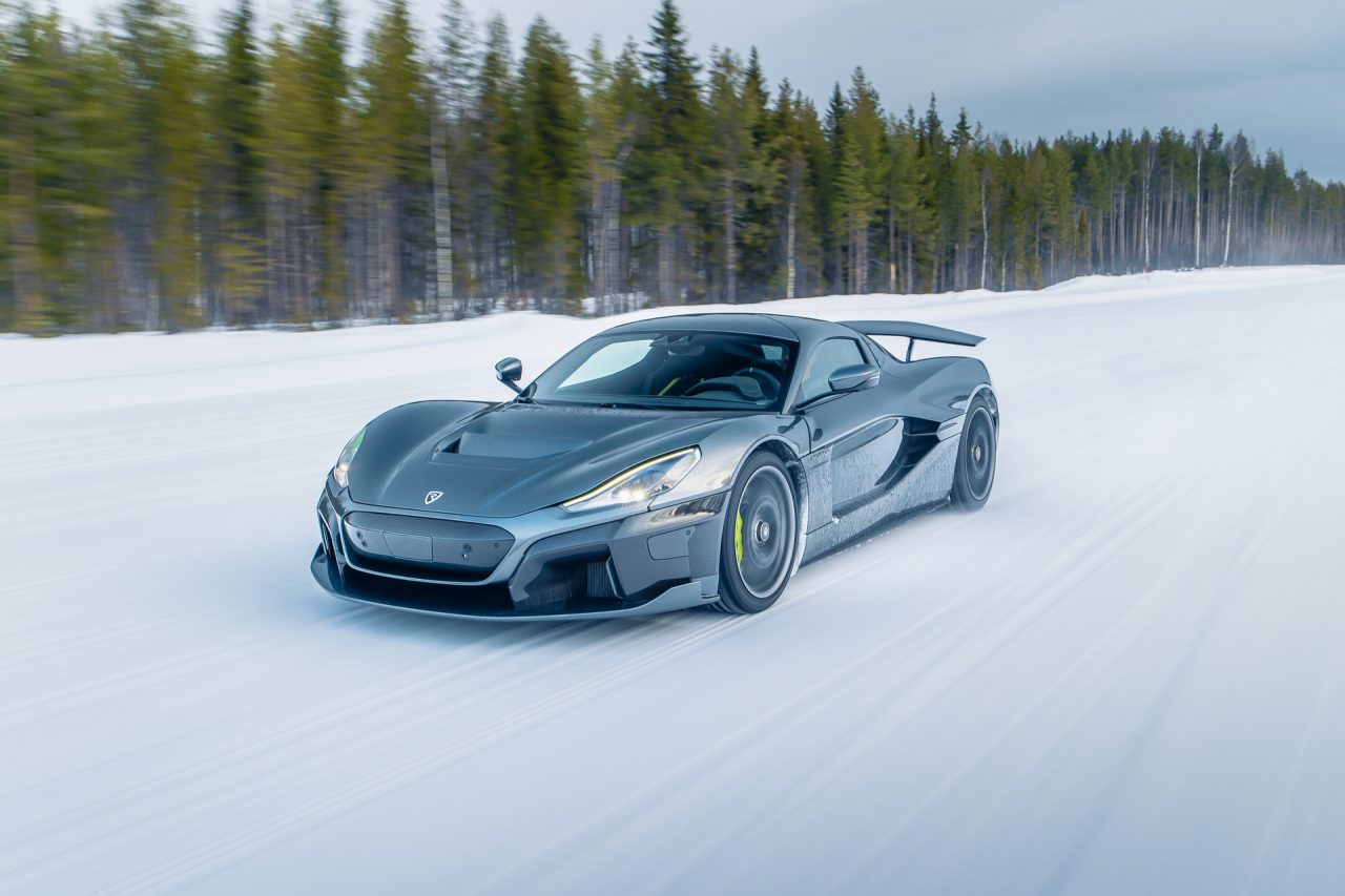 El RIMAC Nevera se pone a punto en la nieve en Suecia