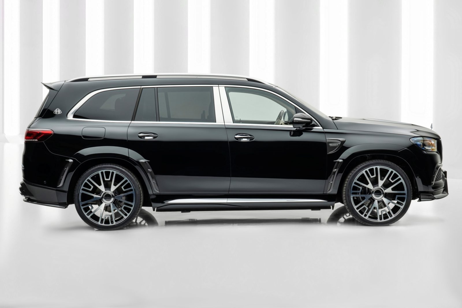 The Mercedes-Maybach GLS passes through the Mansory garages