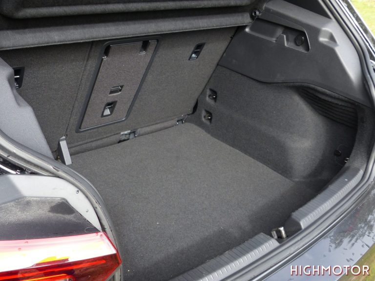 Review and test Volkswagen ID.3 and ID.4, which is the best option?