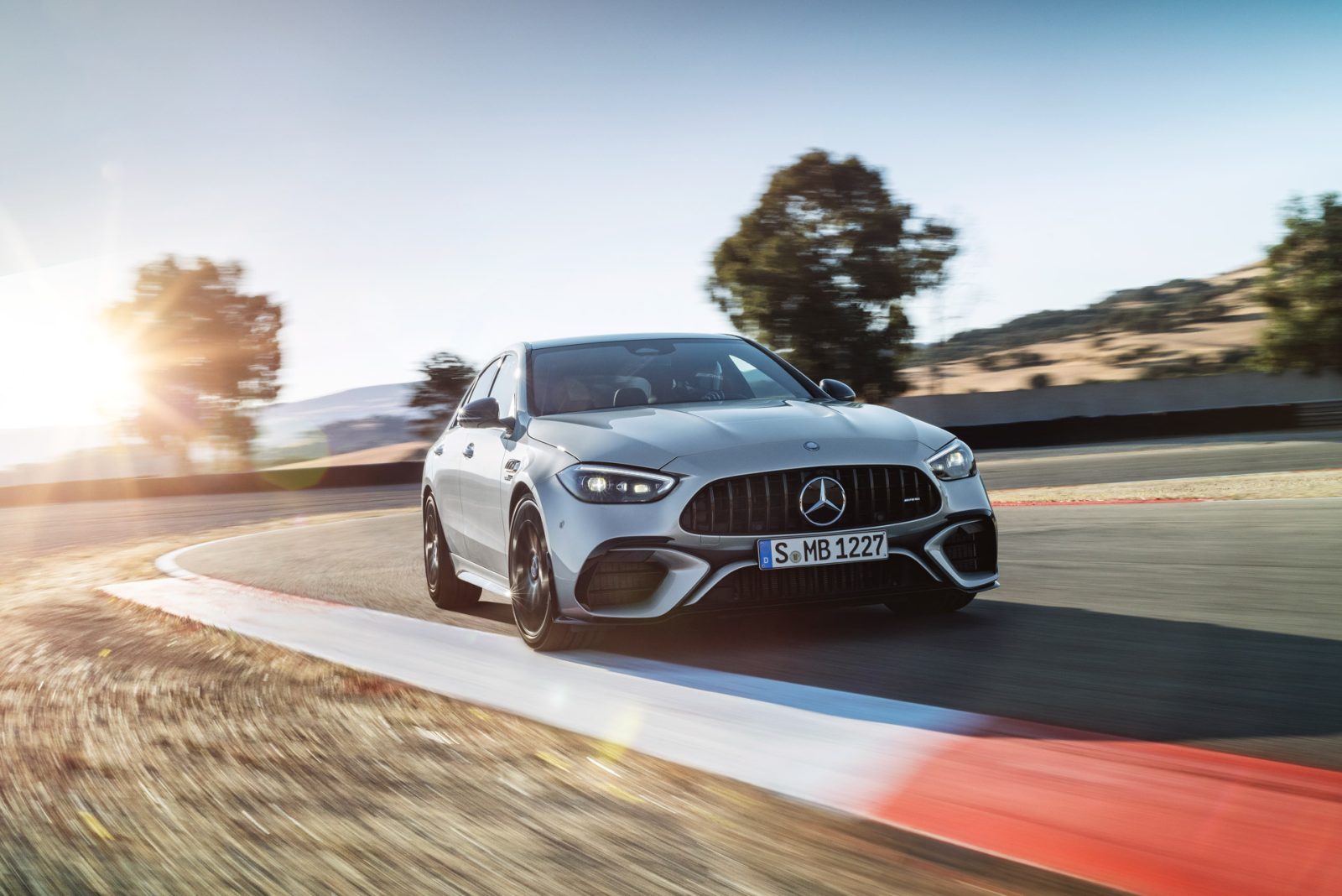 La Mercedes-AMG C63 SE Performance è un'ibrida plug-in