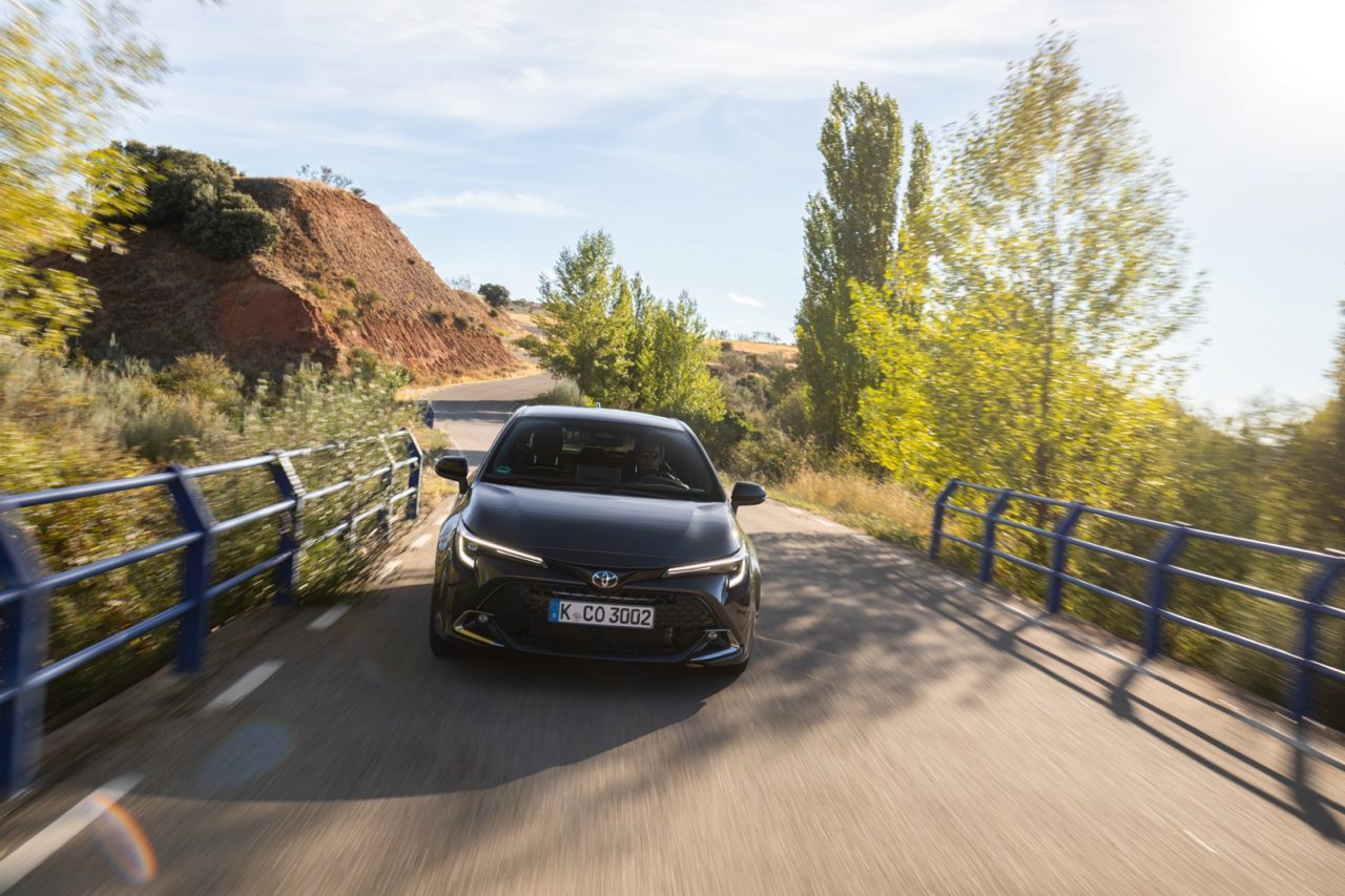 Toyota Corolla Electric Hybrid 2023 (2)