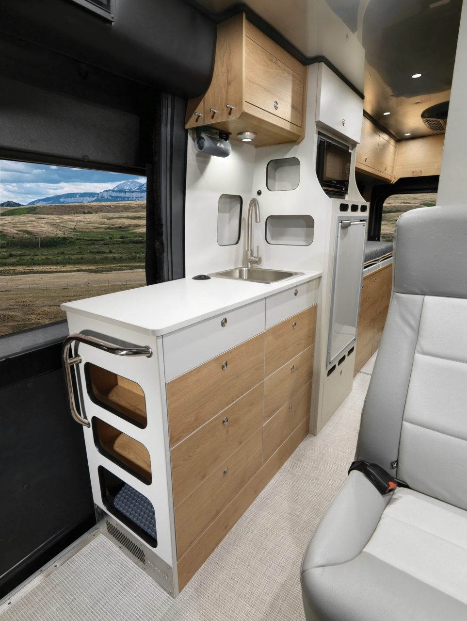 Airstream Rangeline Camper (9)