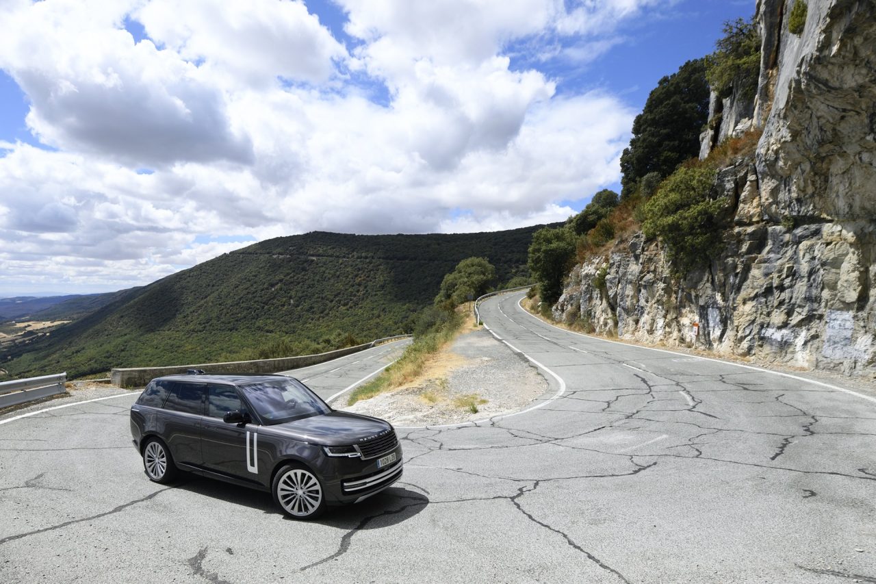 Conducimos el nuevo Range Rover: ¿de verdad es uno de los mejores SUV ...