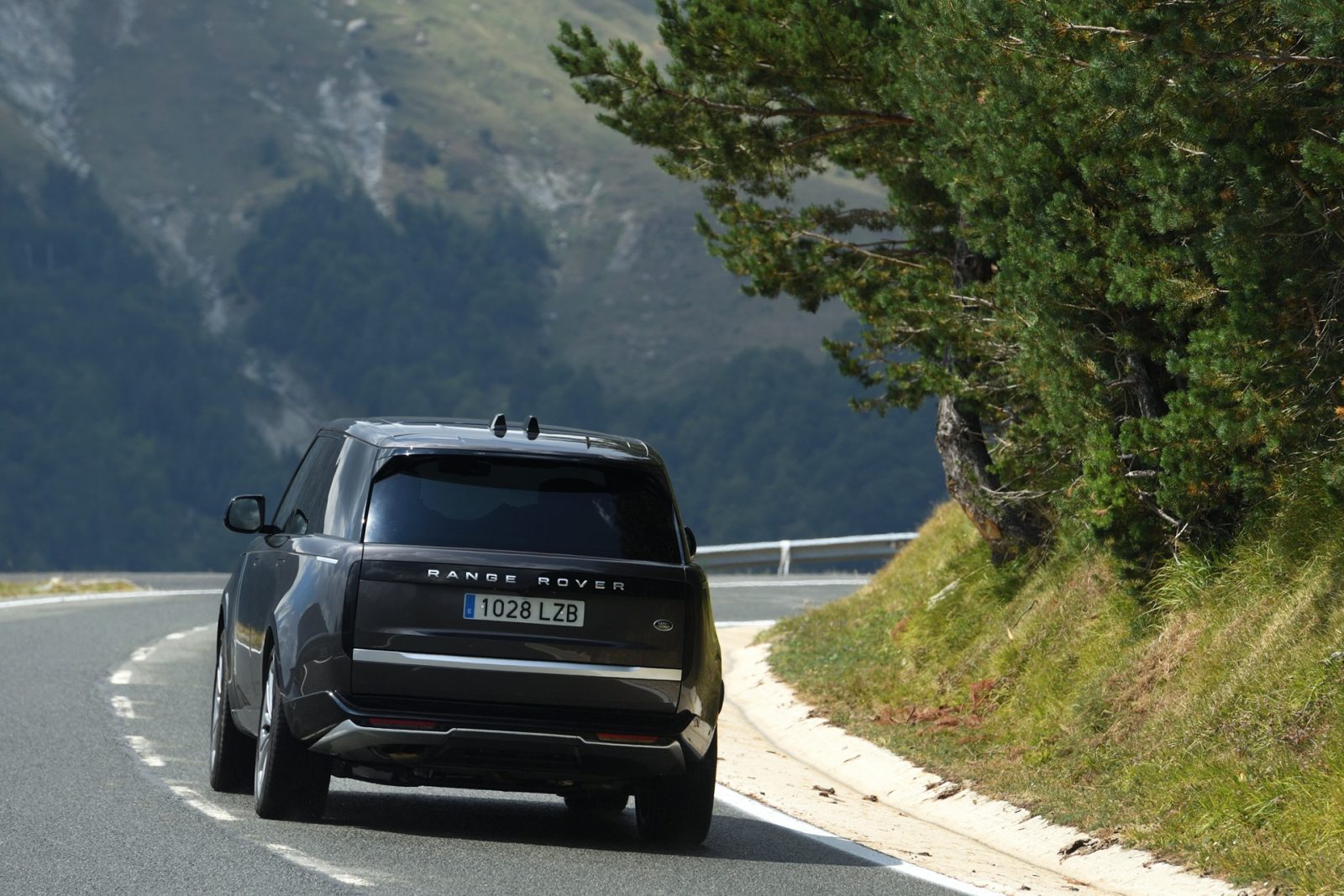 Conducimos el nuevo Range Rover: ¿de verdad es uno de los mejores SUV ...