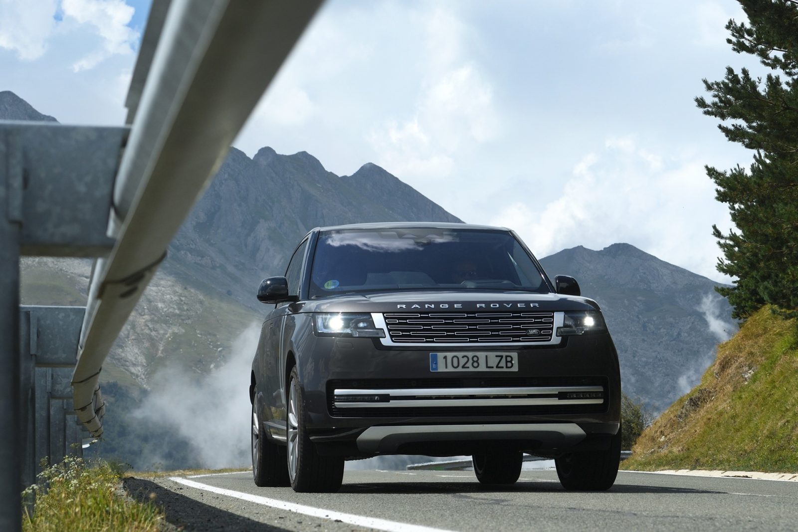 Conducimos el nuevo Range Rover: ¿de verdad es uno de los mejores SUV ...