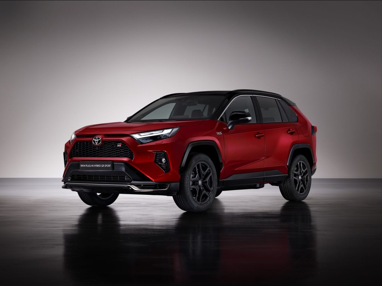 El Toyota RAV4 estrena el acabado GR Sport