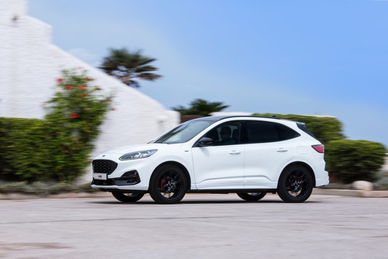 Ford Kuga St Line X Black Edition (2) Ford Kuga St Line X Black Edition (2)