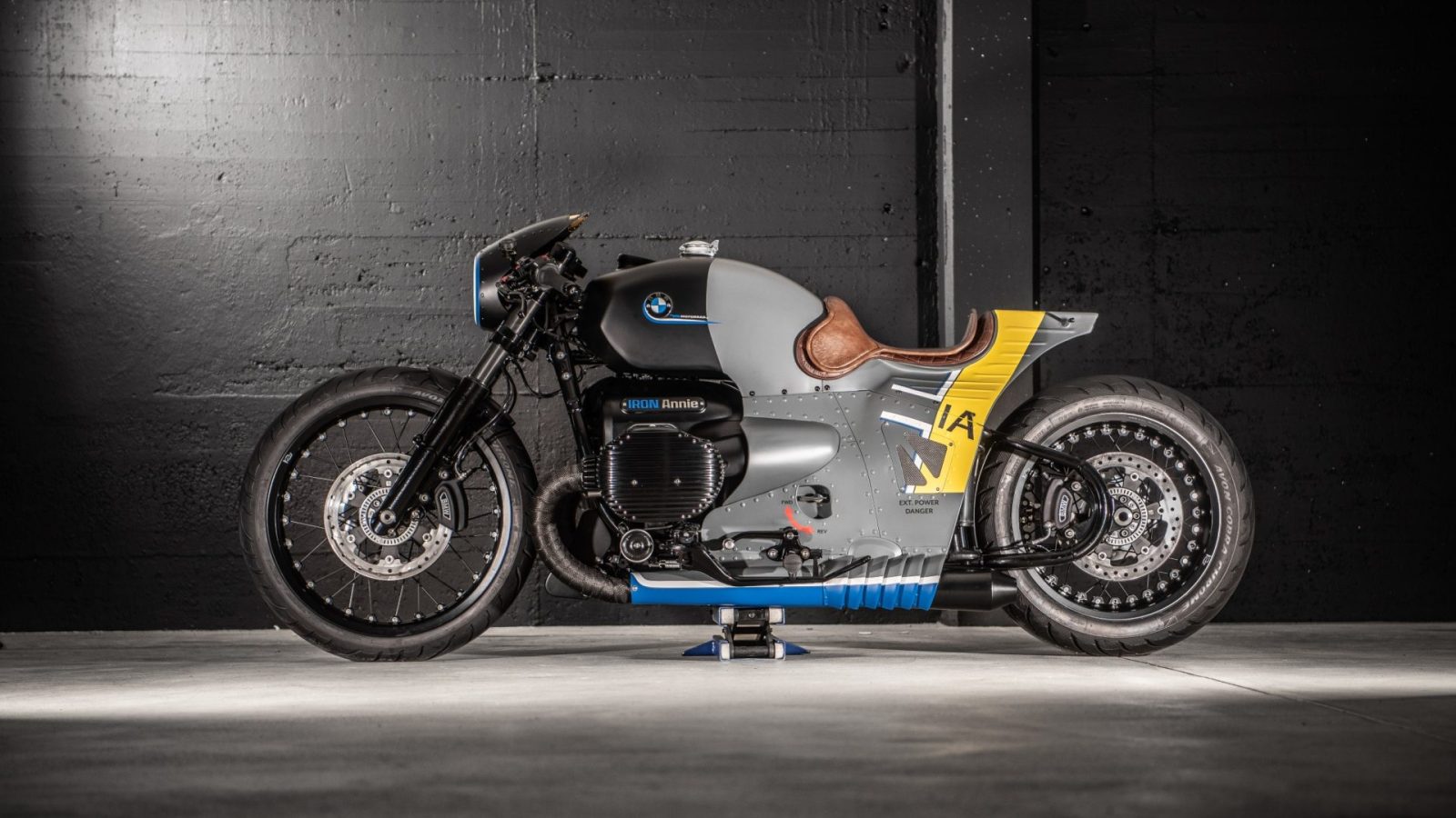 BMW R18 IRON ANNIE, una moto única con imagen de avión