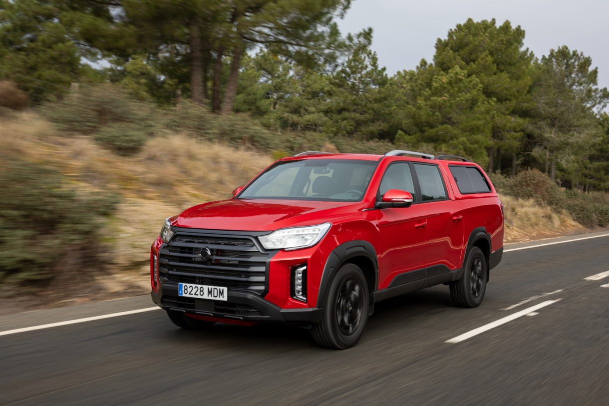 The SsangYong Musso reinforces the fleet of the Air Force