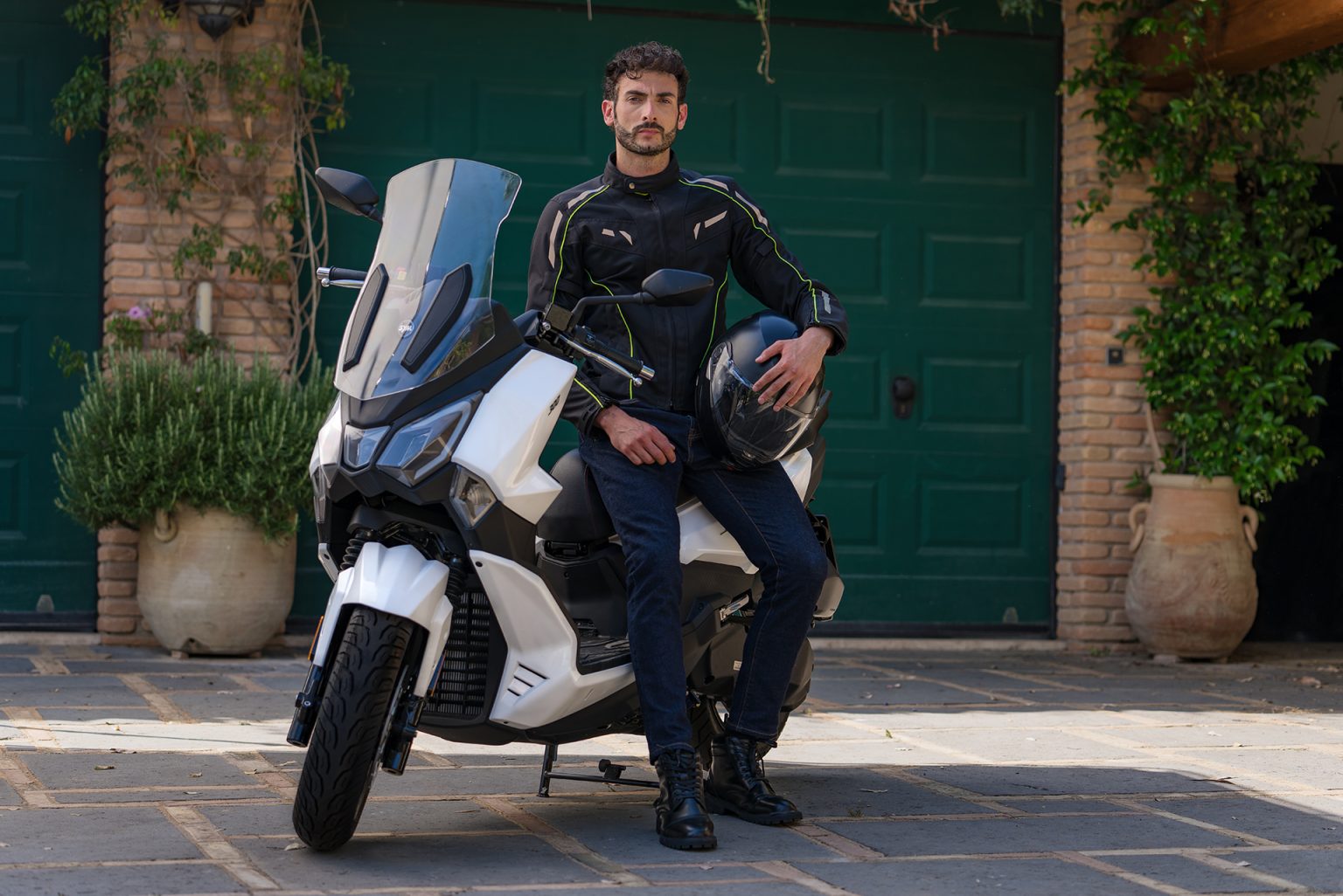 SYM Joyride 300: uma scooter de média cilindrada que se destaca pela ...