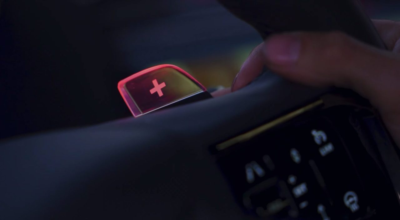 Voorafgaand aan de presentatie wordt de nieuwe Range Rover Sport SV op ...