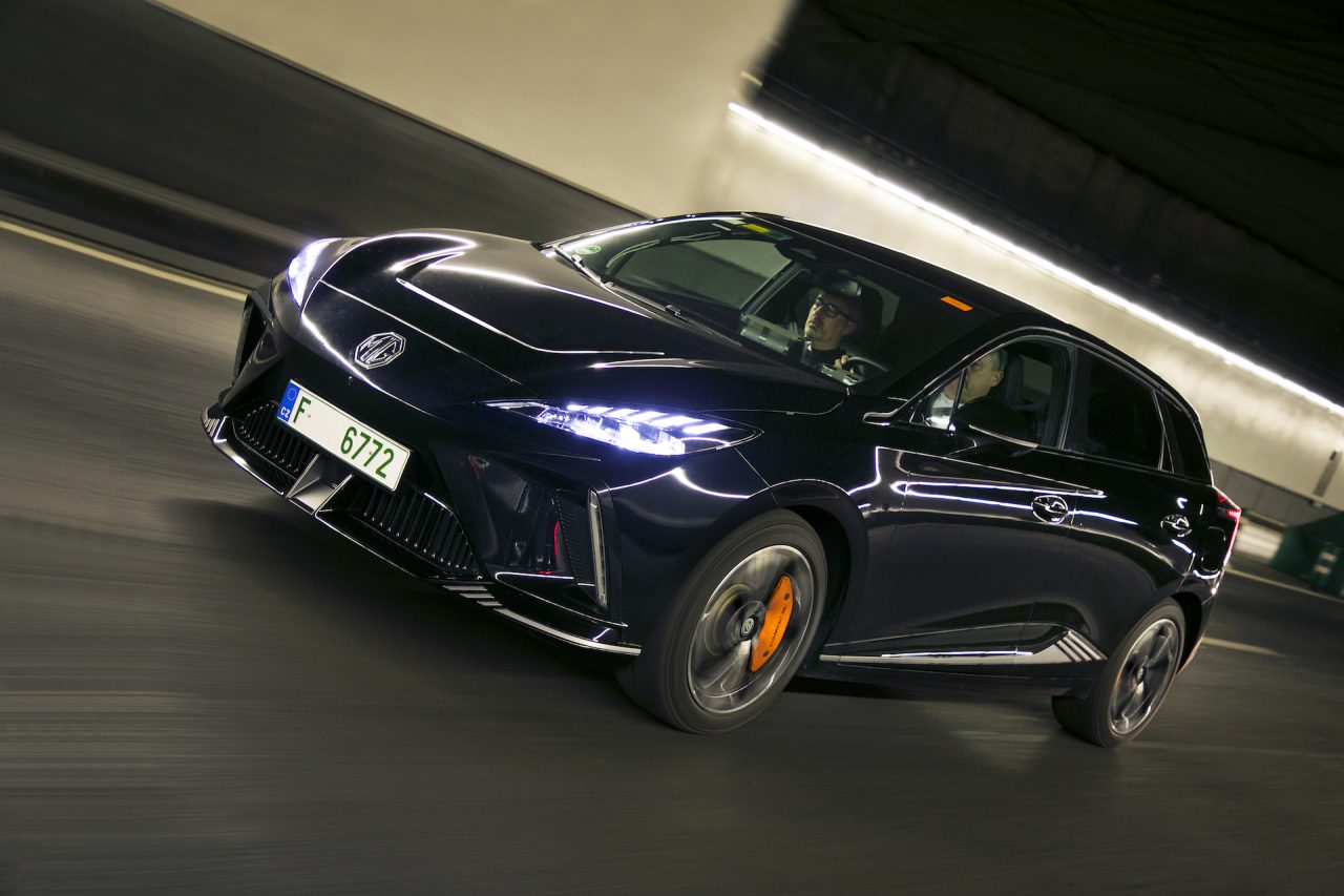 MG 4 X Power: versión deportiva con 430 CV