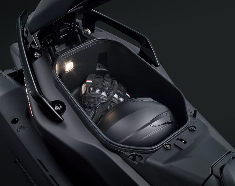 We tested the SYM Maxsym TL 508, the only sports maxiscooter under 10. ...