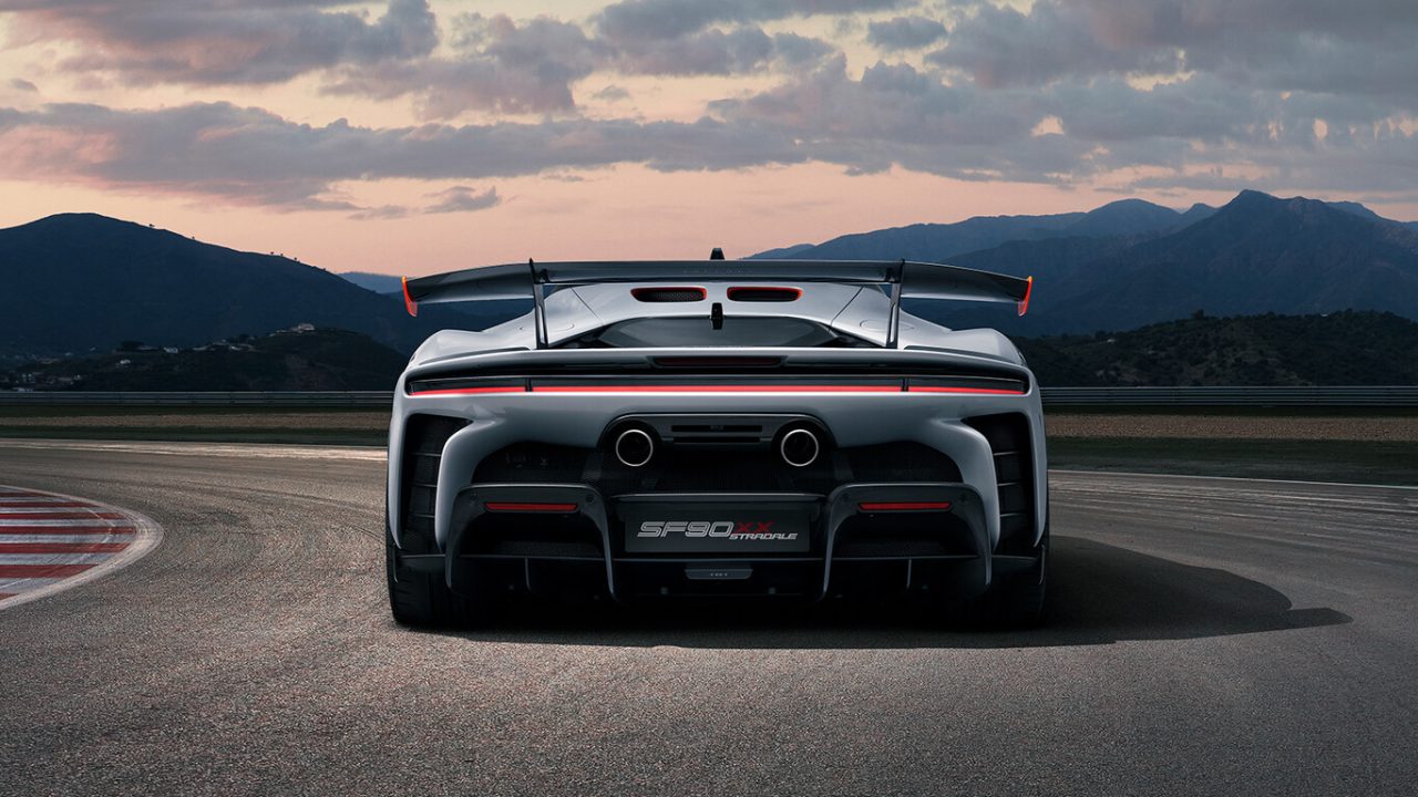 法拉利 SF90 XX Stradale 和 SF90 XX Spider，两款道路认可的赛道赛车