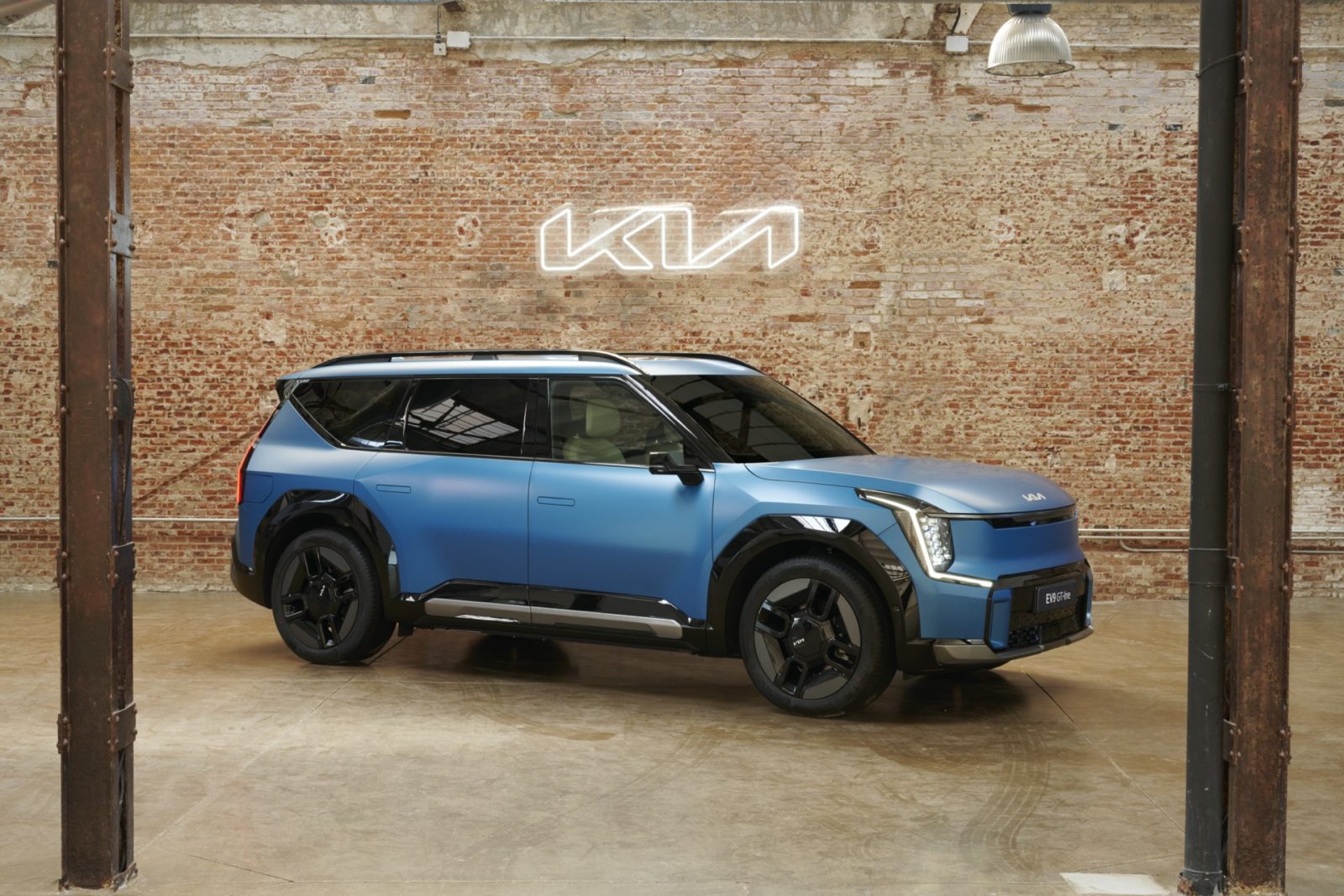 On monte dans le Kia EV9, le « super SUV » coréen