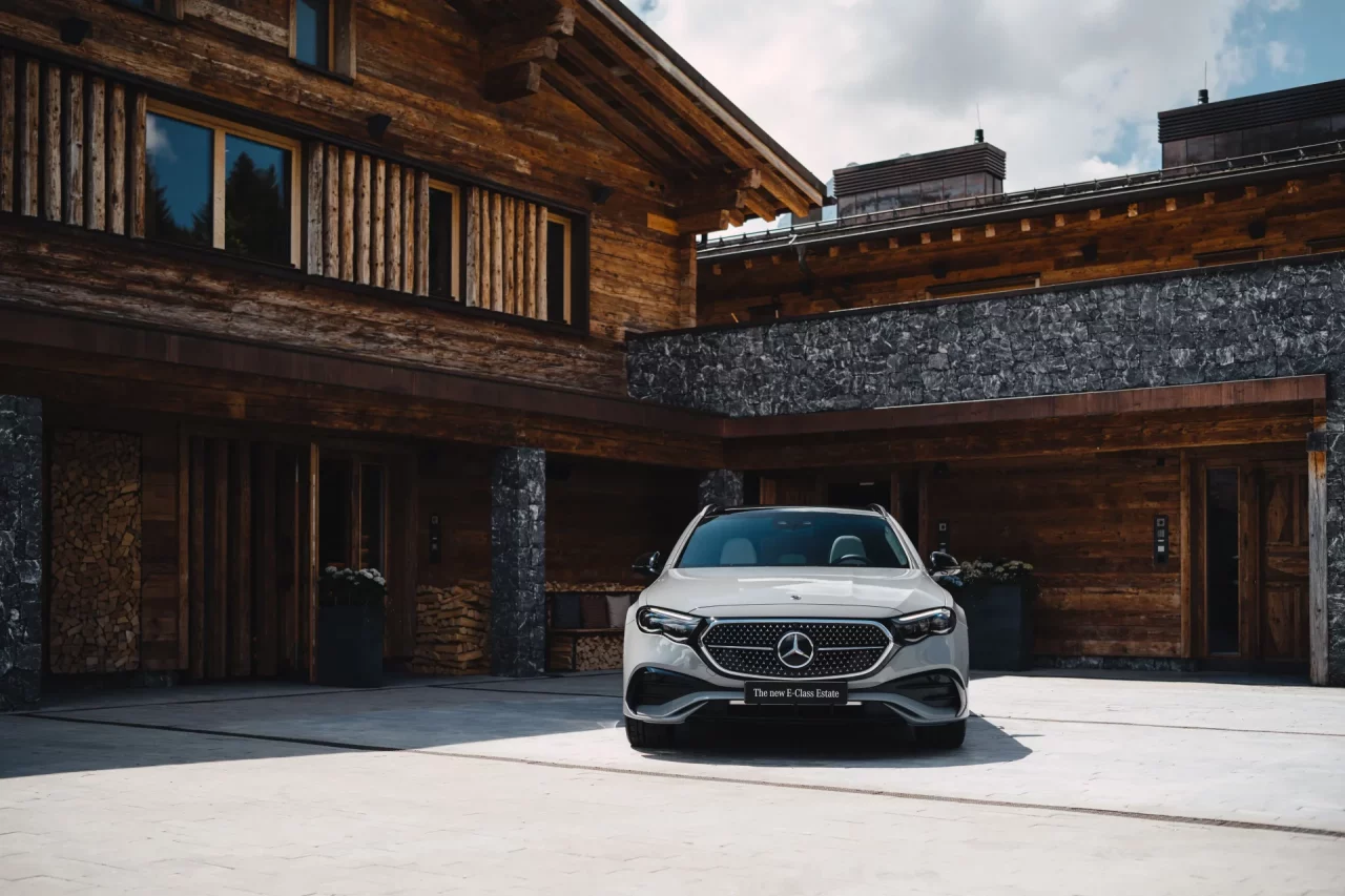 Voici la Mercedes Classe E Break 2024, grande et technologique