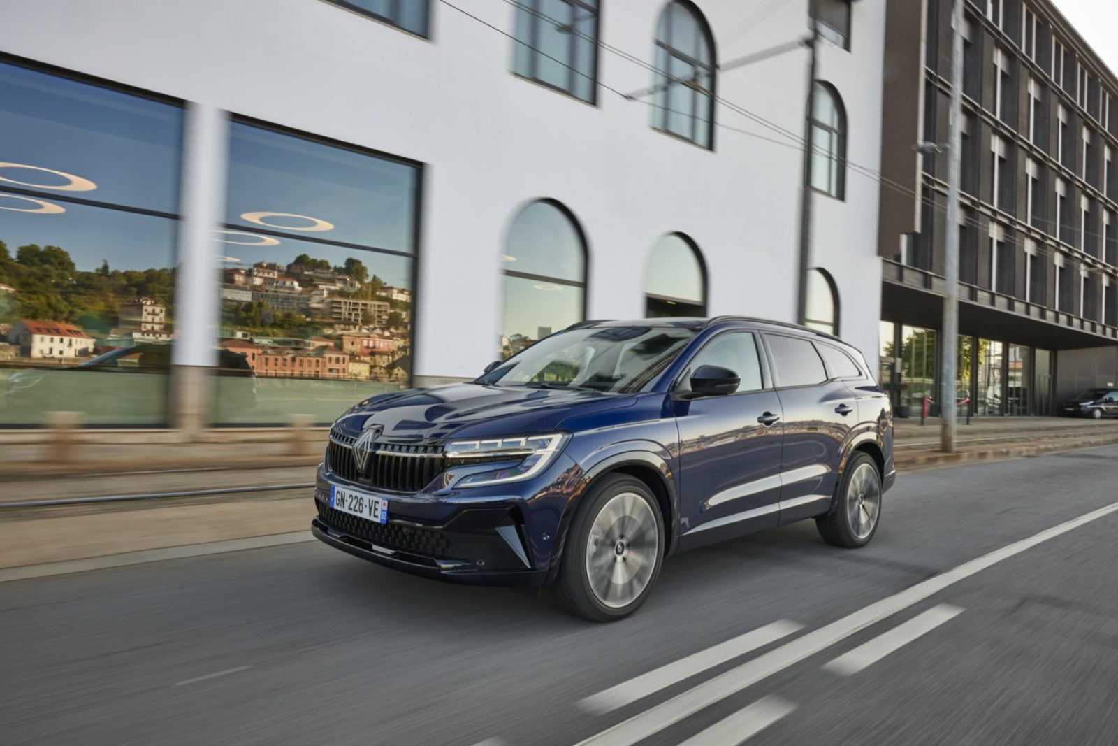 Testiramo novi Renault Espace: SUV karoserija, 7 sedežev in samo s ...